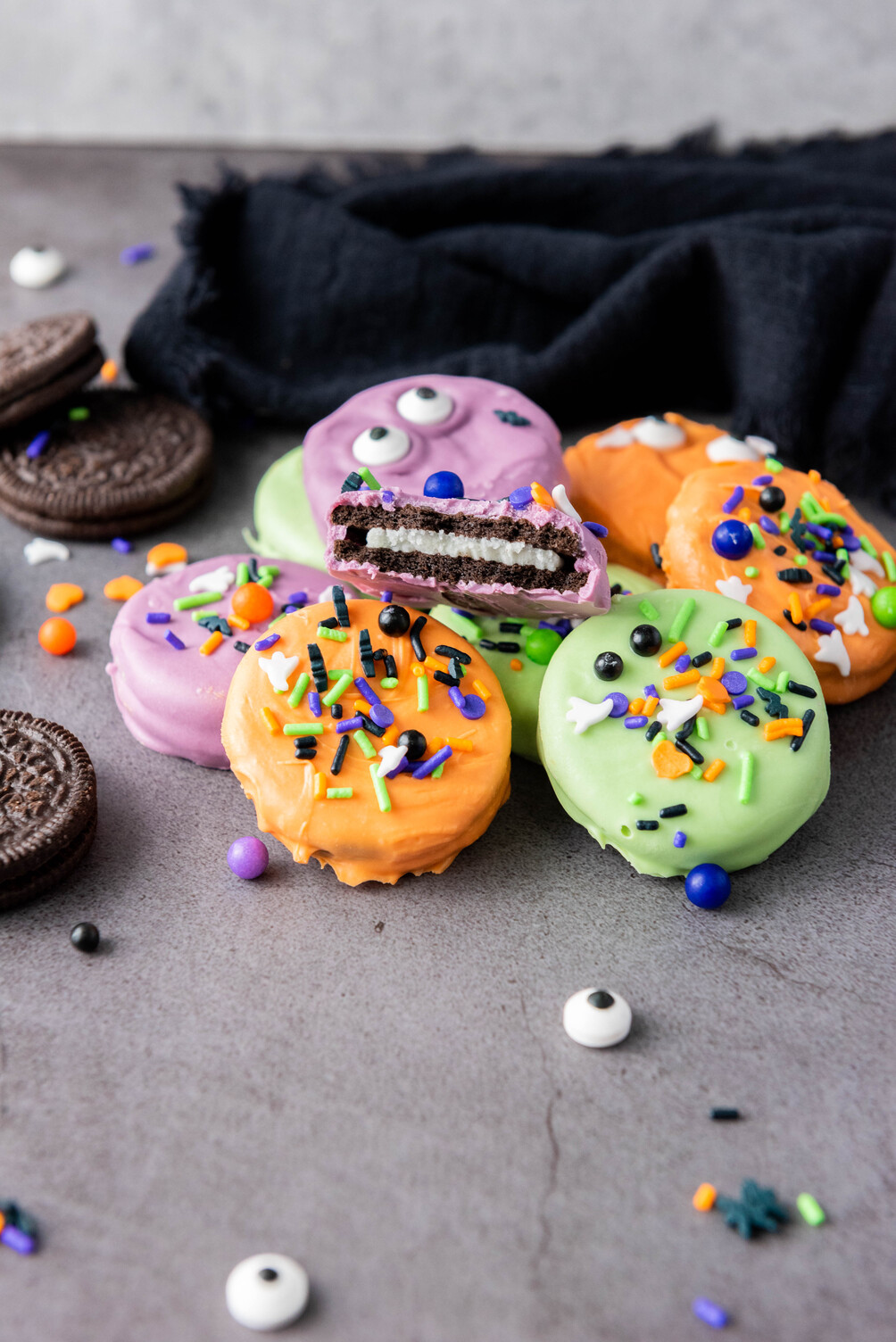 Chocolate Covered Halloween Dipped Oreos - Fun Family Meals