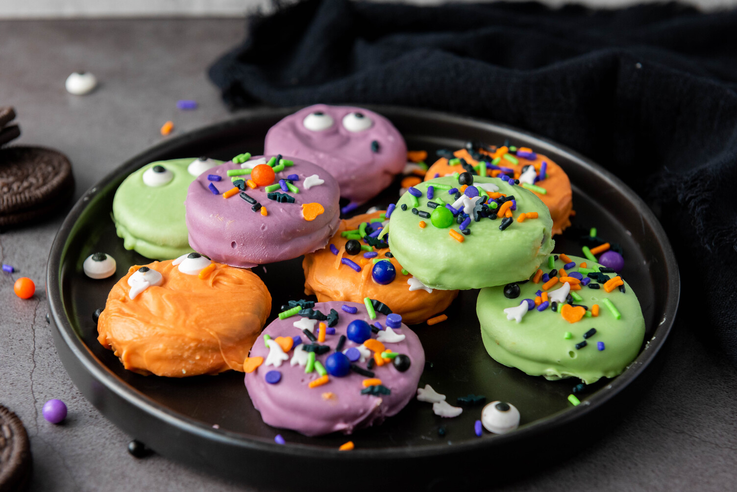 Chocolate Covered Halloween Dipped Oreos - Fun Family Meals